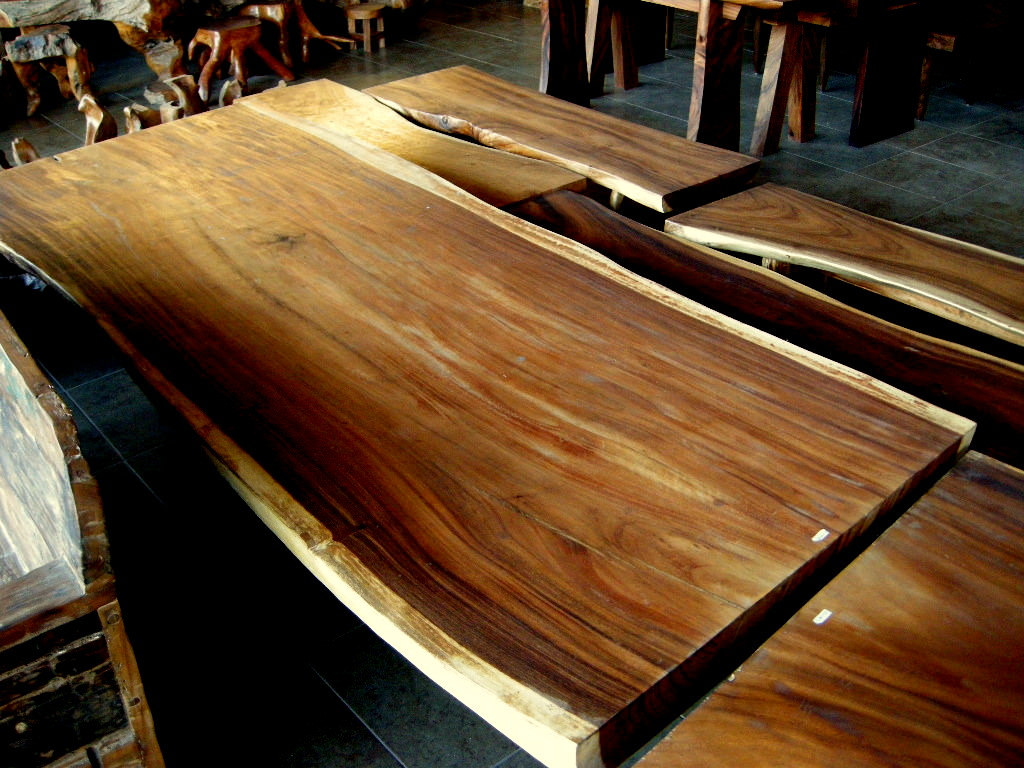 Veneer vs. Solid Wood – Understanding the Differences and Benefits